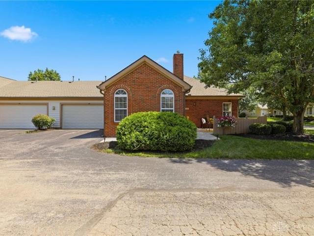 127 Edinburgh Village Dr, Centerville, OH 45458