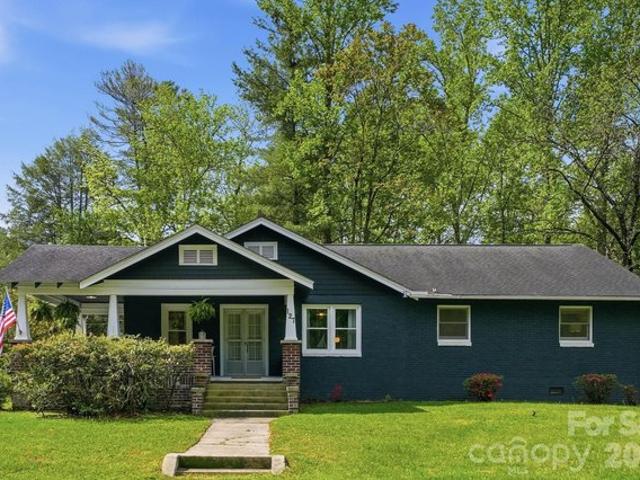 127 Erkwood Dr, Hendersonville, NC 28739