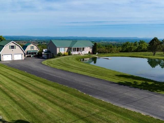 127 Firefly Meadow Rd, Fultonville, NY 12072