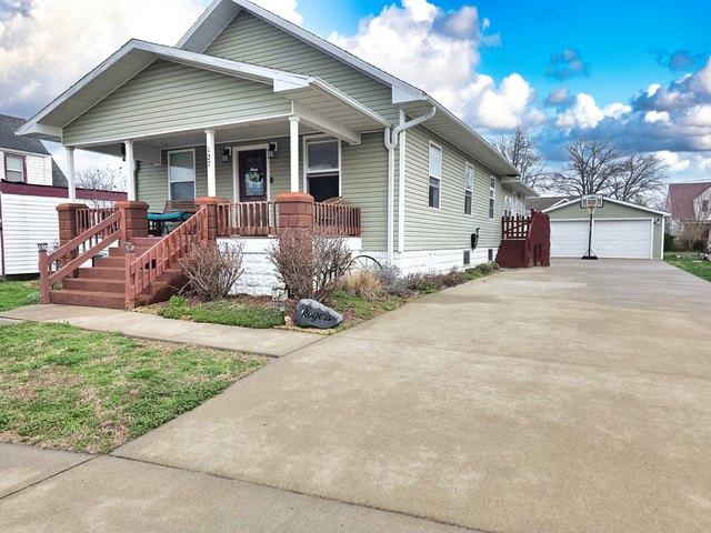 127 Flora Ave, Flora, IL 62839