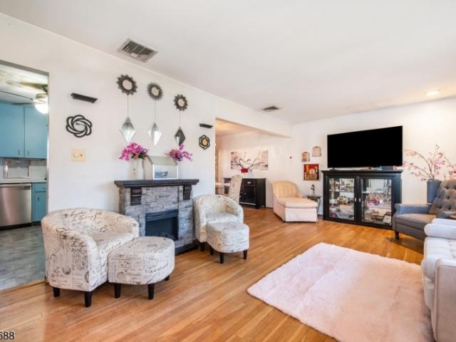 127 Horseneck Rd