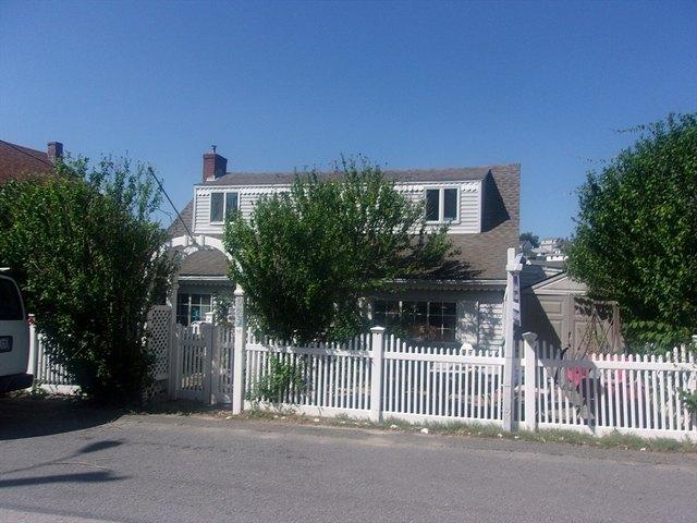 127 Hampton Cir, Hull, MA 02045
