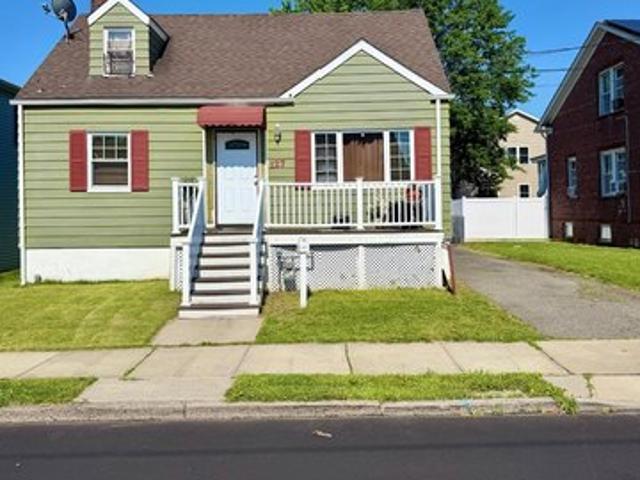 127 Heald St, Carteret, NJ 07008