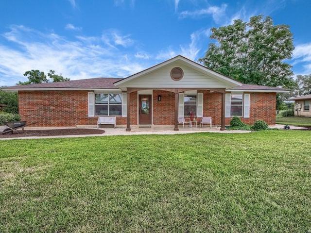 127 Hillcrest Dr, La Vernia, TX 78121
