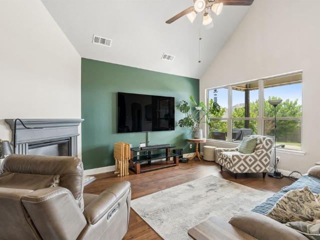 127 Hillcrest Way