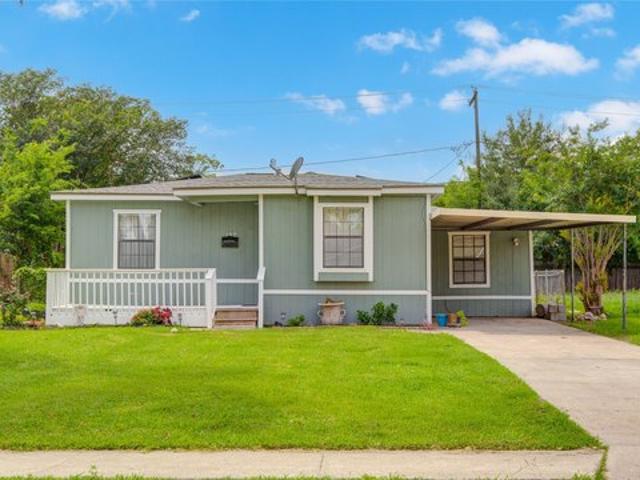 127 Huisache St, Lake Jackson, TX 77566