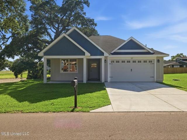 127 Iberville Dr, Biloxi, MS 39531