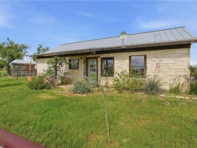 127 Offer Ln, Llano, TX 78643