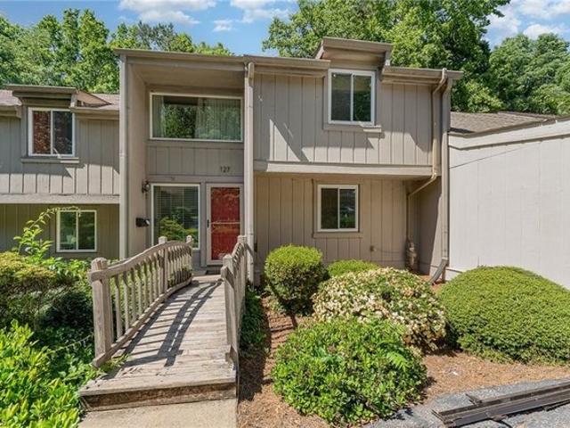 127 Lamplighter Cir, Winston Salem, NC 27104