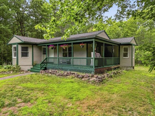 127 Little Falls Rd, Hollis Center, ME 04042