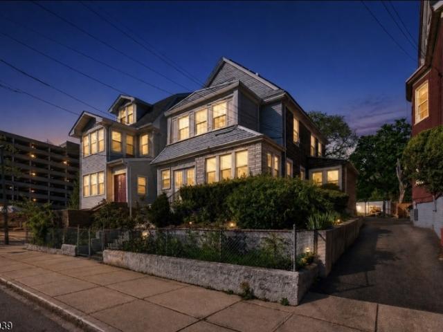 127 Lyons Ave