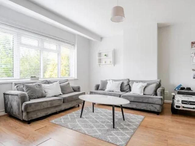 127 Morton Way, London, N14 7AN, United Kingdom | 3 bed house for rent #168180518 | Rentberry