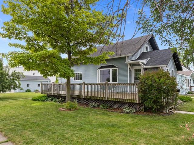 127 Madison St, Menasha, WI 54952