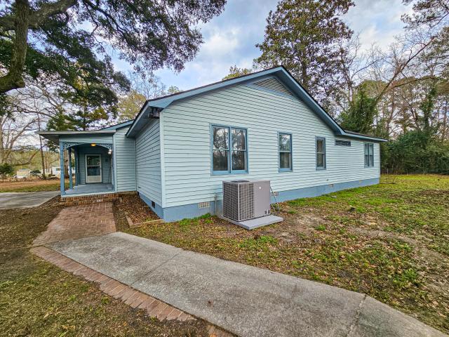 127 Meadowlake Drive