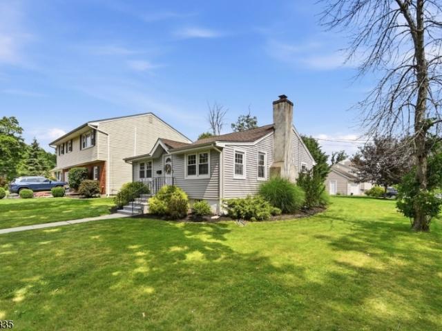 127 Minnehaha Blvd
