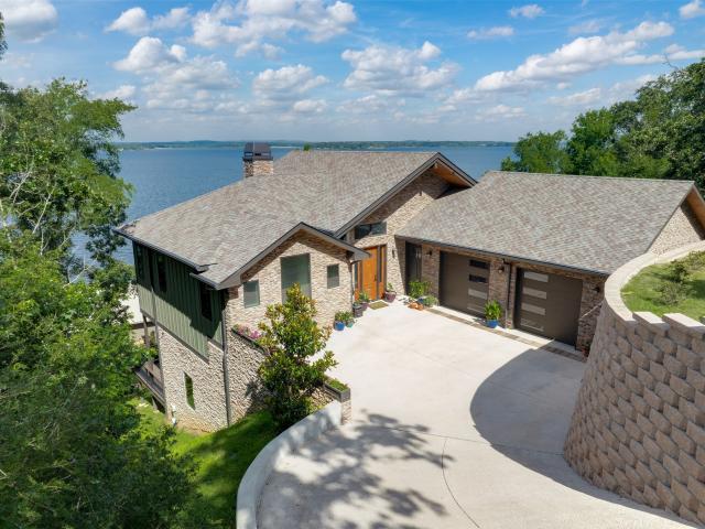 127 N Lake Bluff Drive