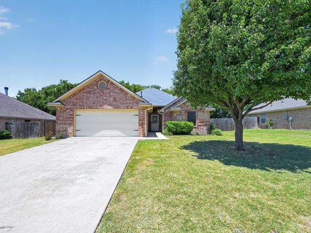 127 North Point Dr, Krum, TX 76249