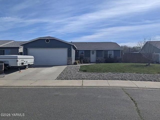 127 Northstone Pkwy, Zillah, WA 98953