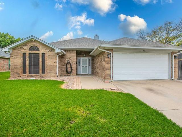 127 NE McAlister Rd, Burleson, TX 76028