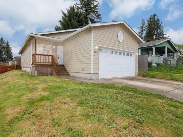 127 SE Elder St, Toledo, OR 97391