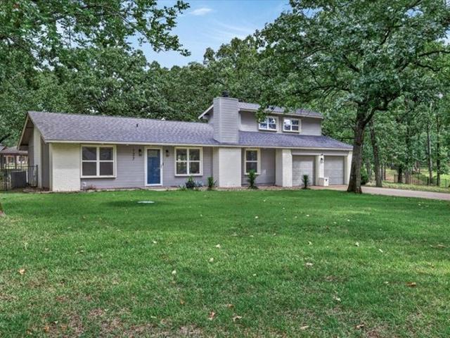 127 Pinnacle Club Dr, Mabank, TX 75156