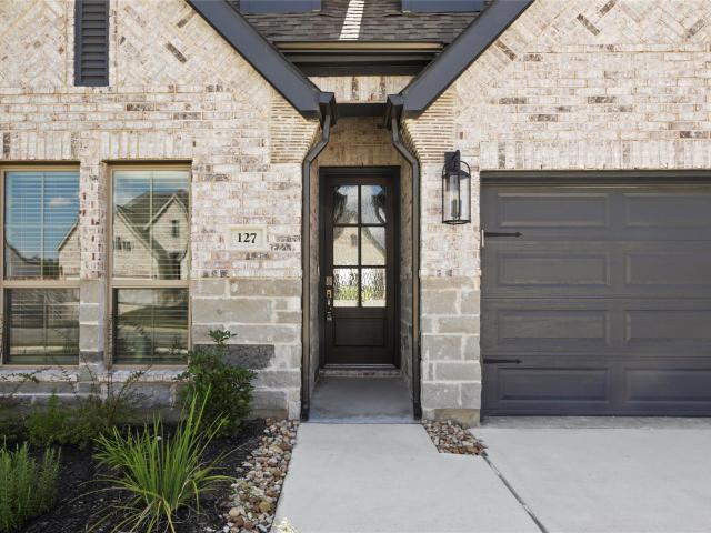127 Plumbago Loop