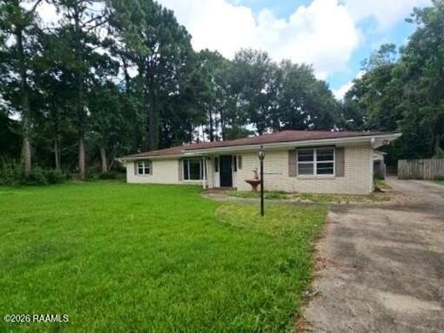 127 Plantation Dr, New Iberia, LA 70563