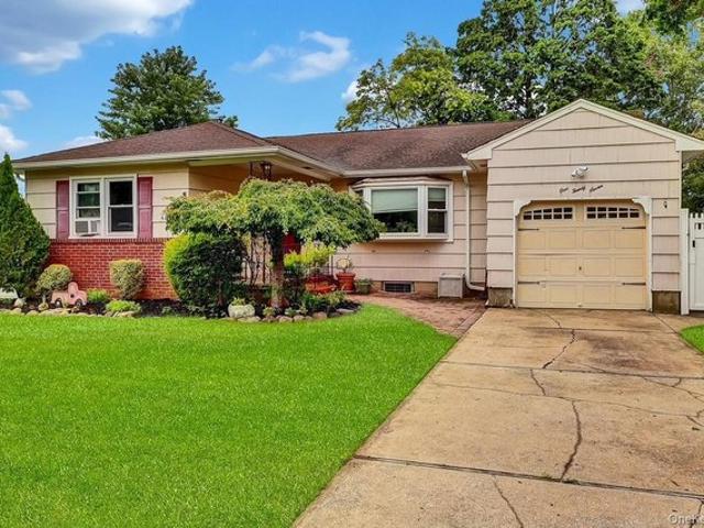 127 Queens Ave, West Babylon, NY 11704