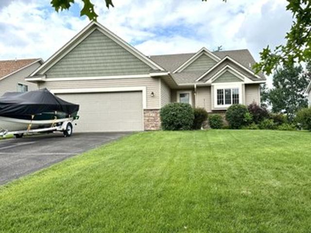 127 Robinson Dr, Circle Pines, MN 55014