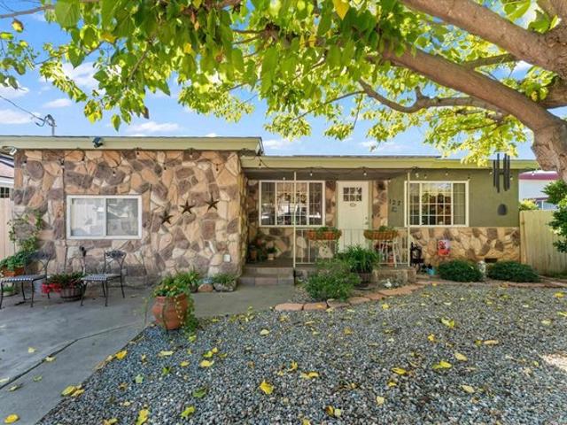 127 W 11th Ave, Escondido, CA 92025