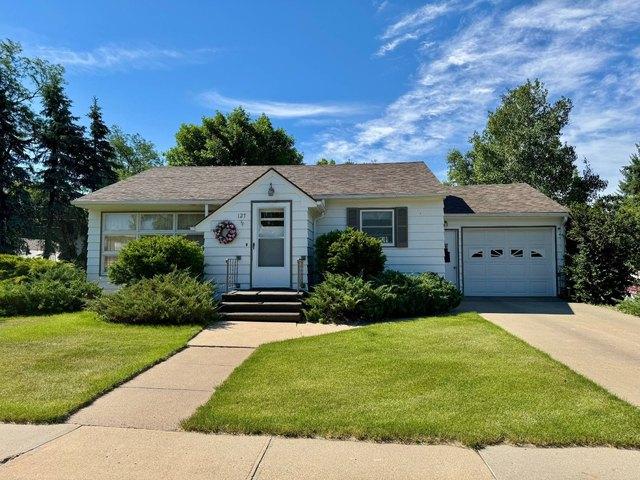 127 W 12th Ave, Redfield, SD 57469