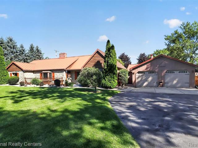 127 W Albain Road