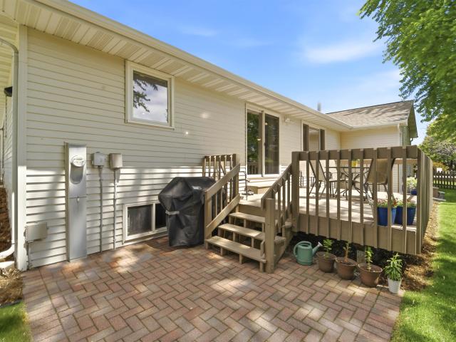 127 w barefoot court