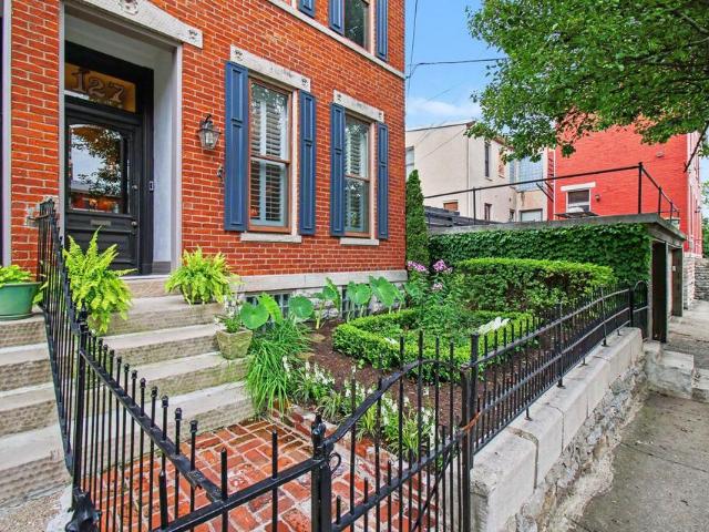 127 West Robbins Street