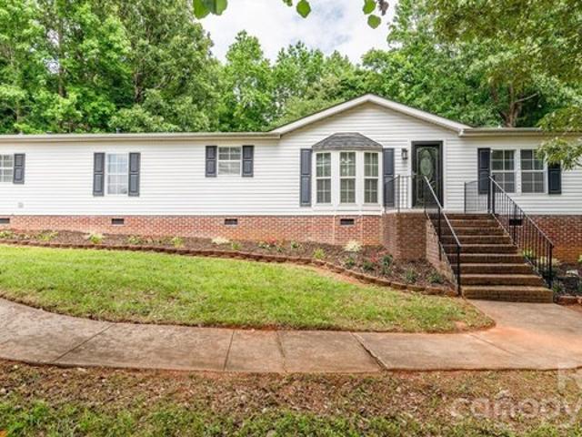 127 Whitewater Ln, Mooresville, NC 28115
