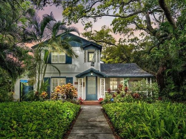 127 Wildwood Ln E, Saint Petersburg, FL 33705