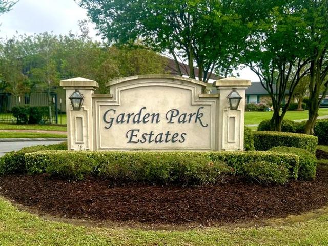 127 Willow Dr, Gretna, LA 70053