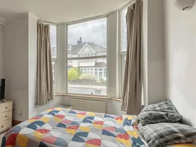 127 Tooting Bec Road, London, SW17 8BW, United Kingdom | 3 bed house for rent #166856410 | Rentberry