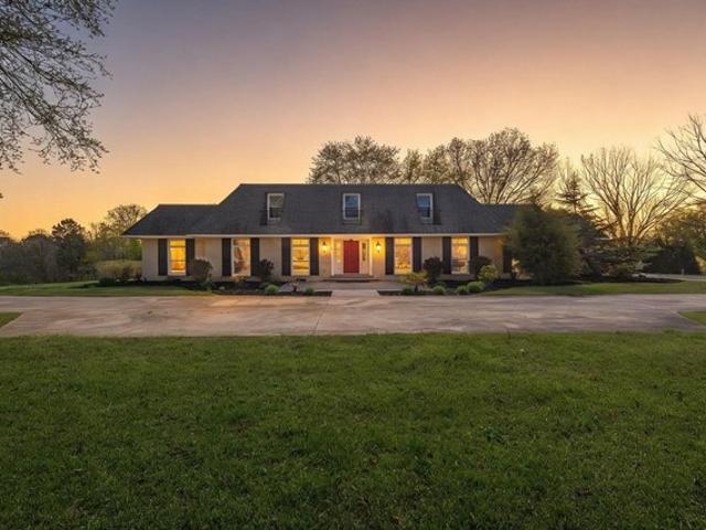 127 Twin Lakes Dr, Moore, SC 29369