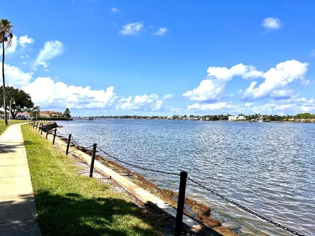 127 Yacht Club Way, Hypoluxo, USA, Fl
