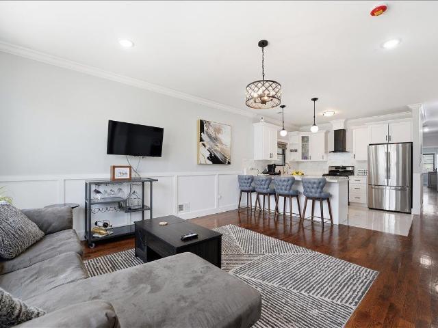 127 Zabriskie St # 1