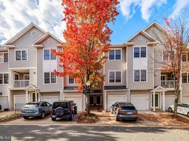 12845 Fair Briar Ln, Fairfax, VA 22033