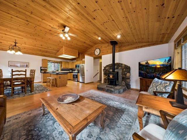 12849 Peregrine Dr, Truckee, CA 96161