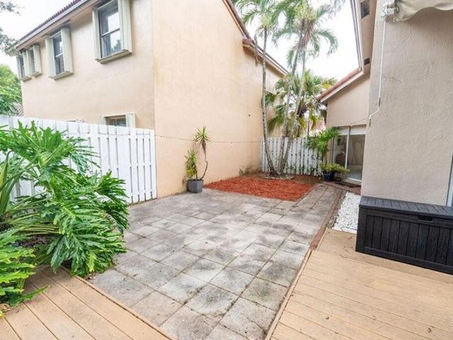 1284 NW 125th Ter, Sunrise, FL 33323