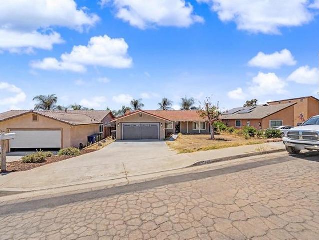 1284 Bates Ln, El Cajon, CA 92021