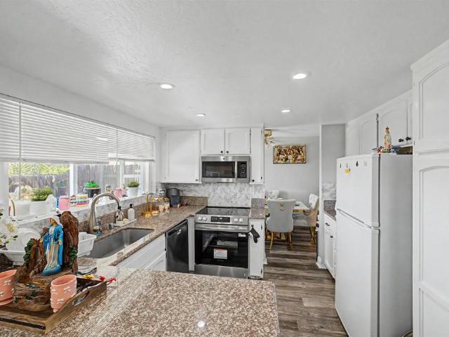 1284 Bates Ln