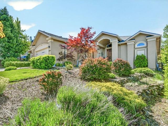 1284 Poppy Ridge Dr, Eagle Point, OR 97524