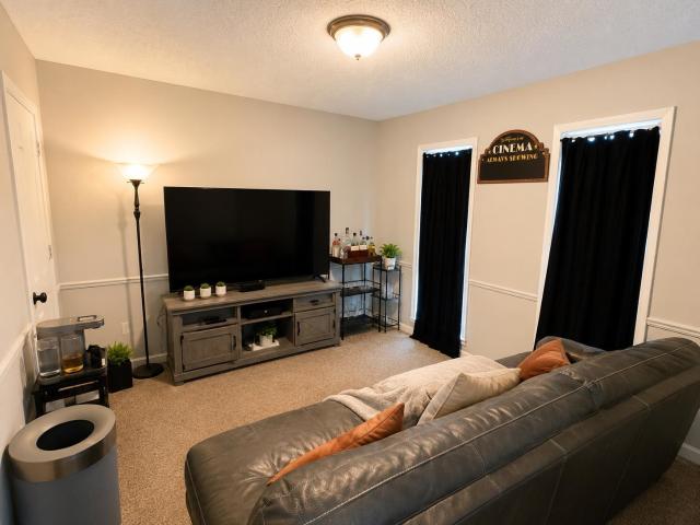 1284 royal oaks cv