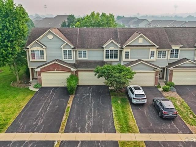 1284 W Lake Dr, Cary, IL 60013