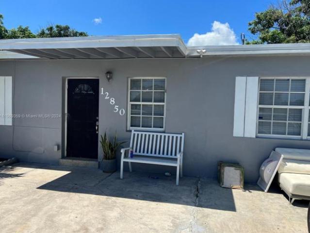 12850 W Golf Dr, Miami, FL 33167